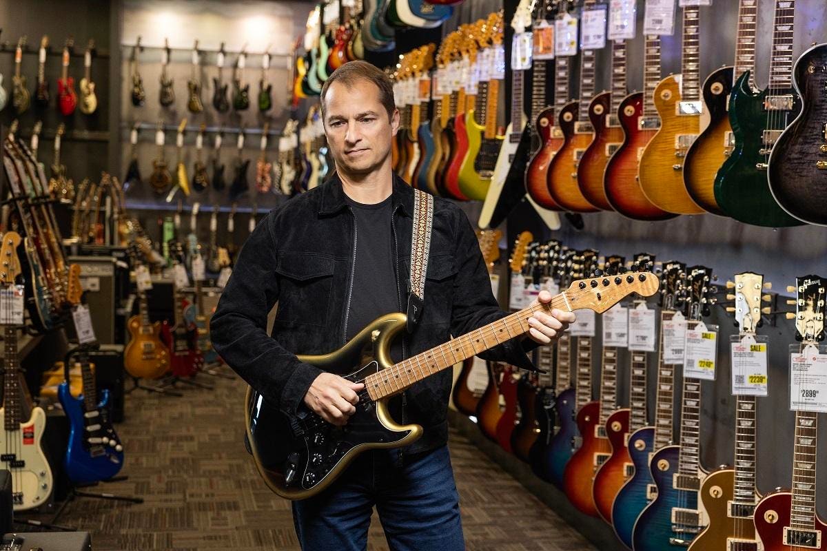 Pusat Gitar Naik Di Atas Alat Ritel Ritel Peralatan Ritel Turun 3% Pada ...